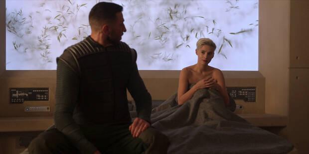 El actor del Jefe Maestro en la serie 'Halo' arremete contra la polémica escena de sexo de la ...